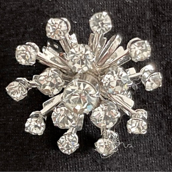 Chico's | Jewelry | Beautiful Round Starburst Rhinestone Pin | Poshmark